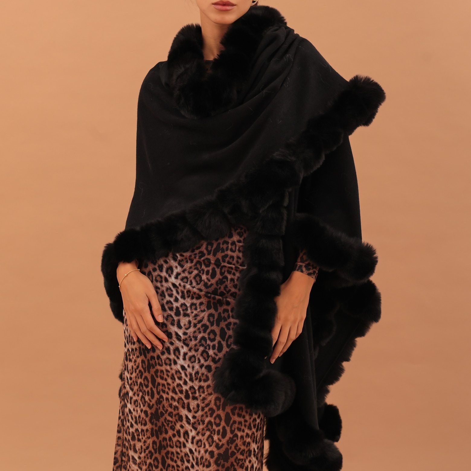 ECO-FUR LINING CAPE - BLACK - Conelle