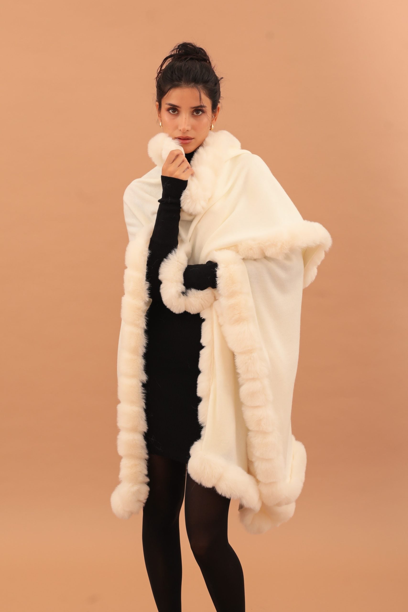 ECO-FUR LINING CAPE - WHITE - Conelle