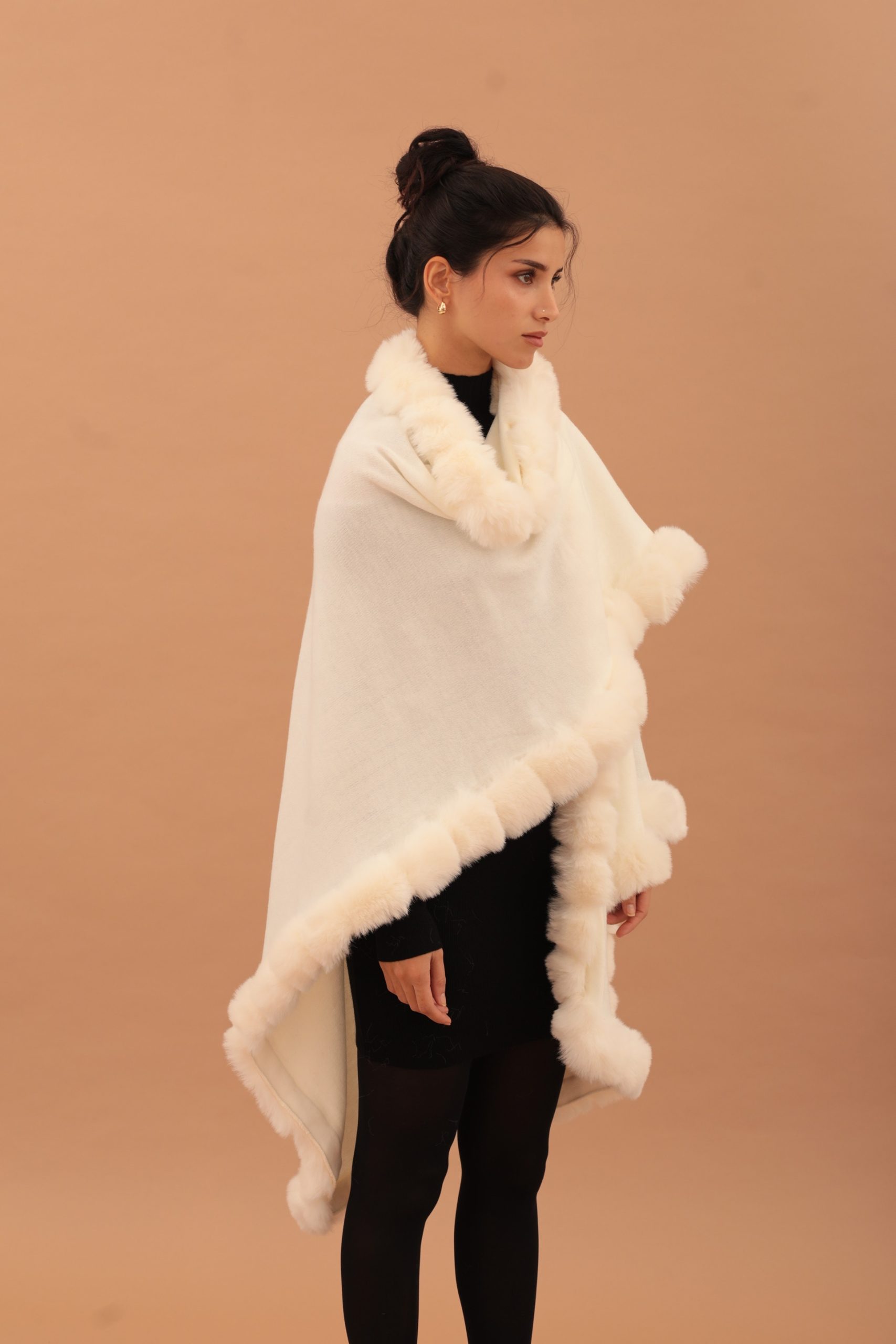 ECO-FUR LINING CAPE - WHITE - Conelle