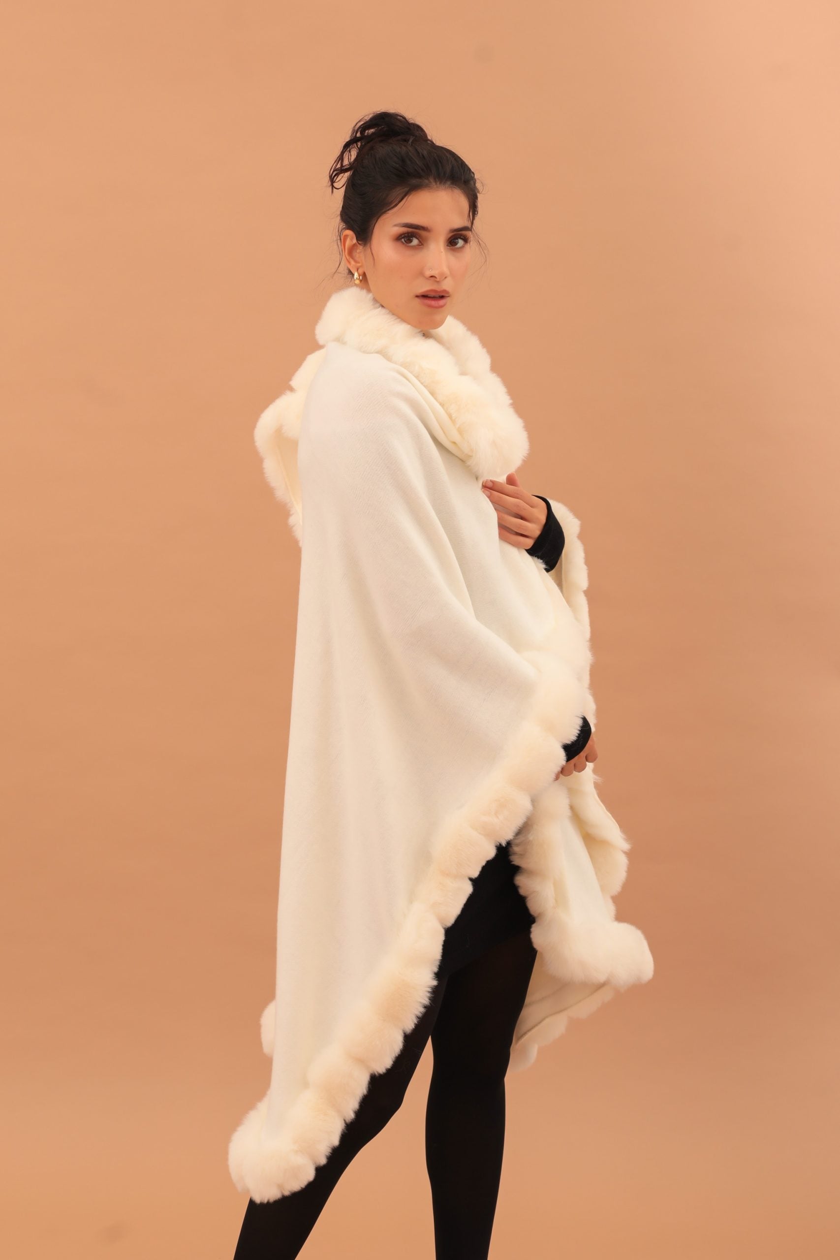 ECO-FUR LINING CAPE - WHITE - Conelle